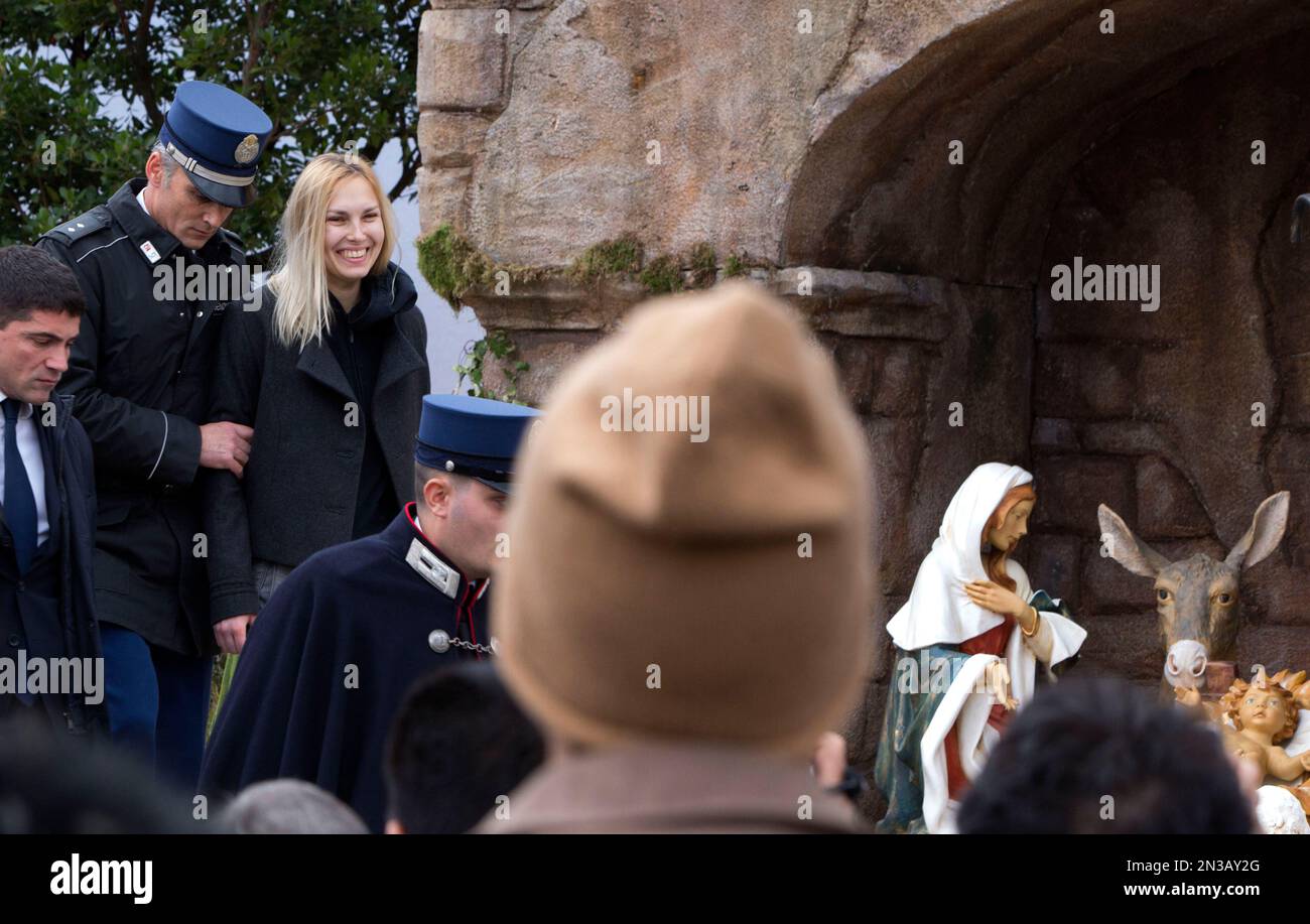 Gendarmes from the Vatican's security forces and Italian police ...