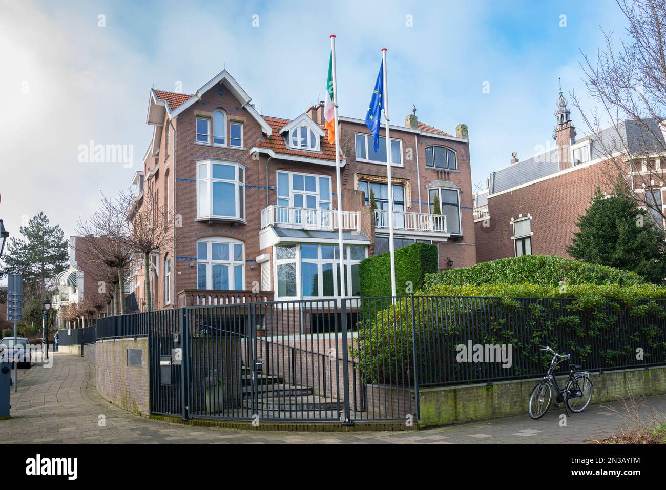 Irish embassy hi-res stock photography and images - Alamy