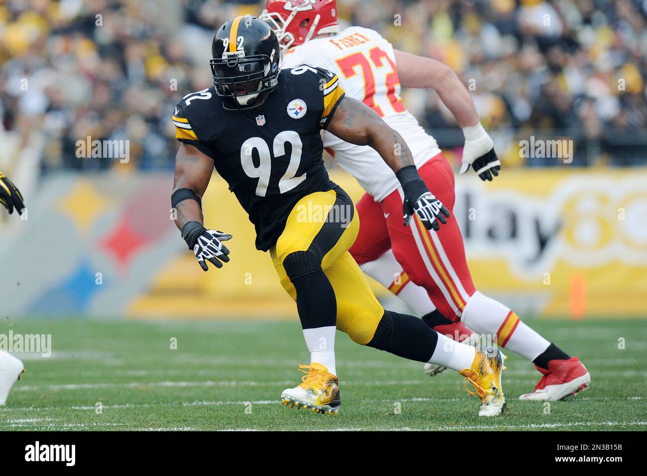Pittsburgh Steelers outside linebacker James Harrison (92) rushes the ...