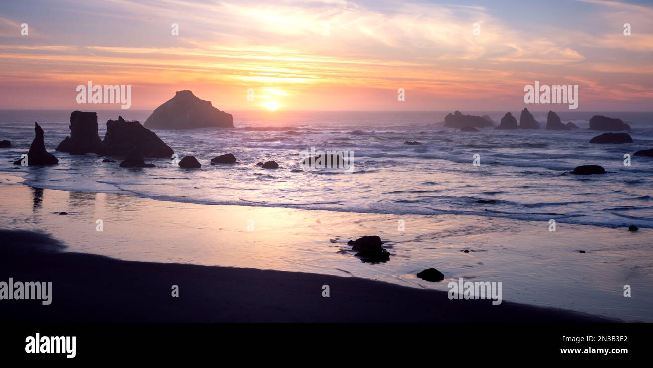 Dramatic sunset bandon beach hi-res stock photography and images - Alamy