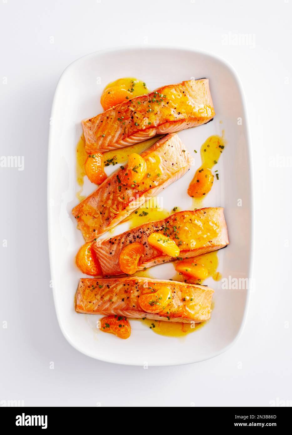 Citrus salmon fillets on a white, rectangular platter Stock Photo - Alamy