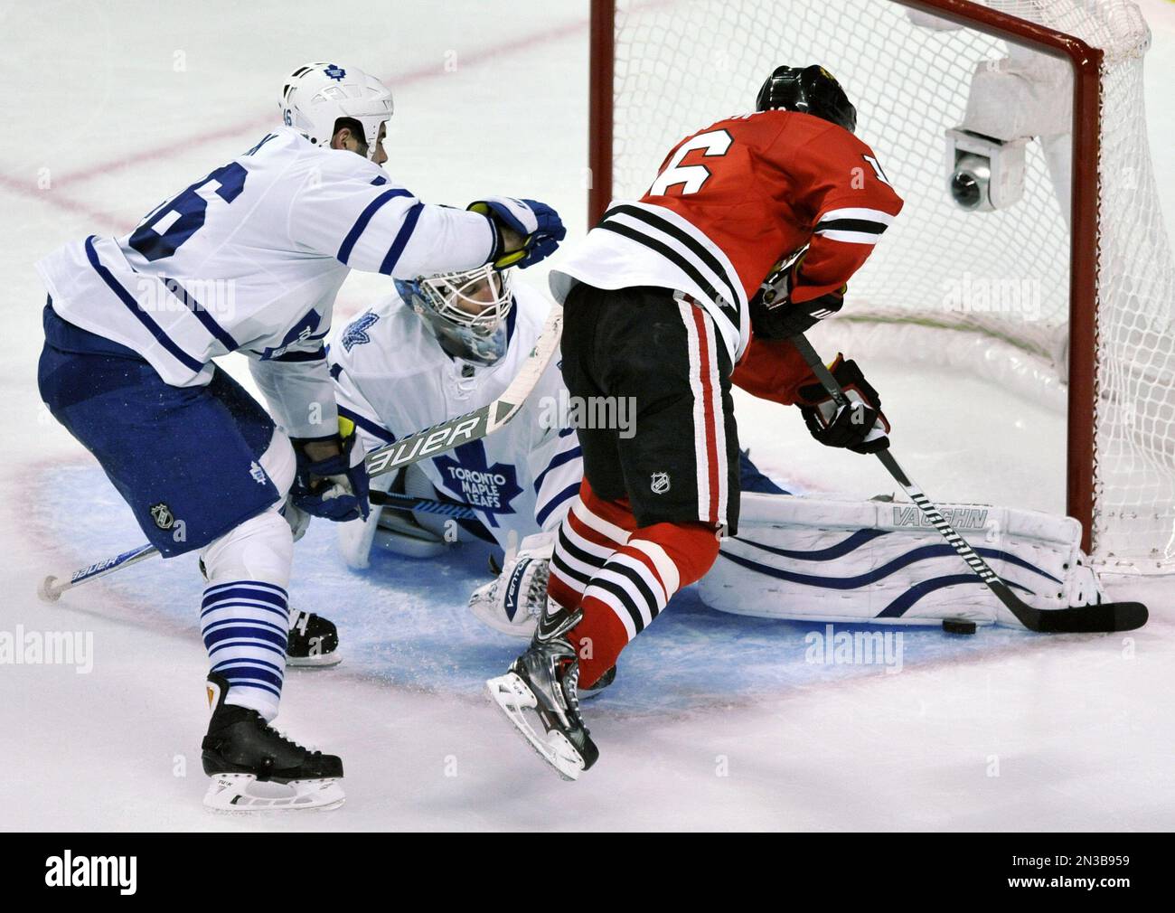 Chicago Blackhawks' Marcus Kruger (16), of Sweden shoots against ...