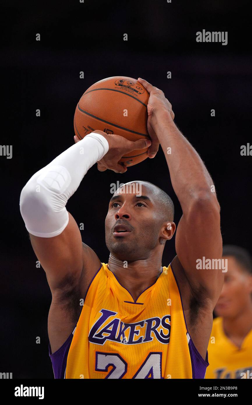 Los Angeles Lakers guard Kobe Bryant shoots a free throw during the ...