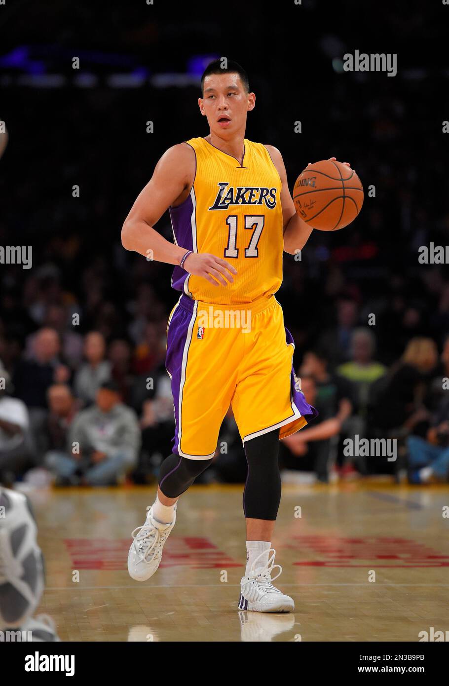 Los Angeles Lakers guard Jeremy Lin dribbles during the first half of ...