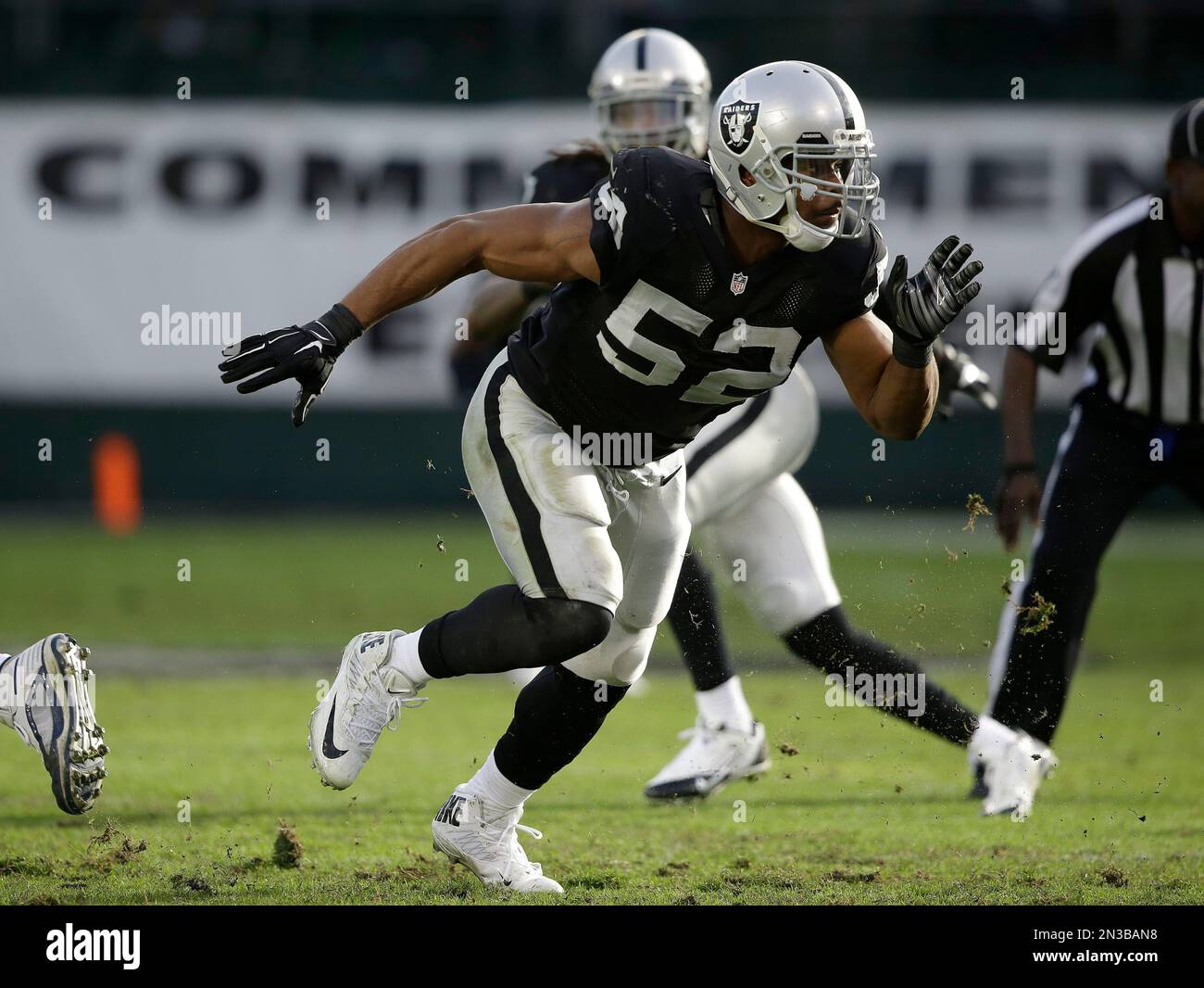 Oakland Raiders outside linebacker Khalil Mack (52) against the Buffalo ...