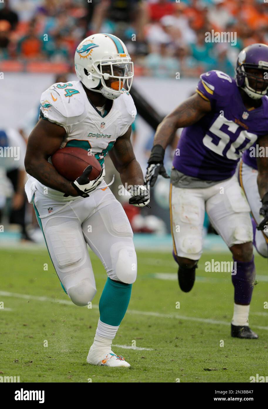 Miami Dolphins running back Damien Williams (34) carries the ball ...