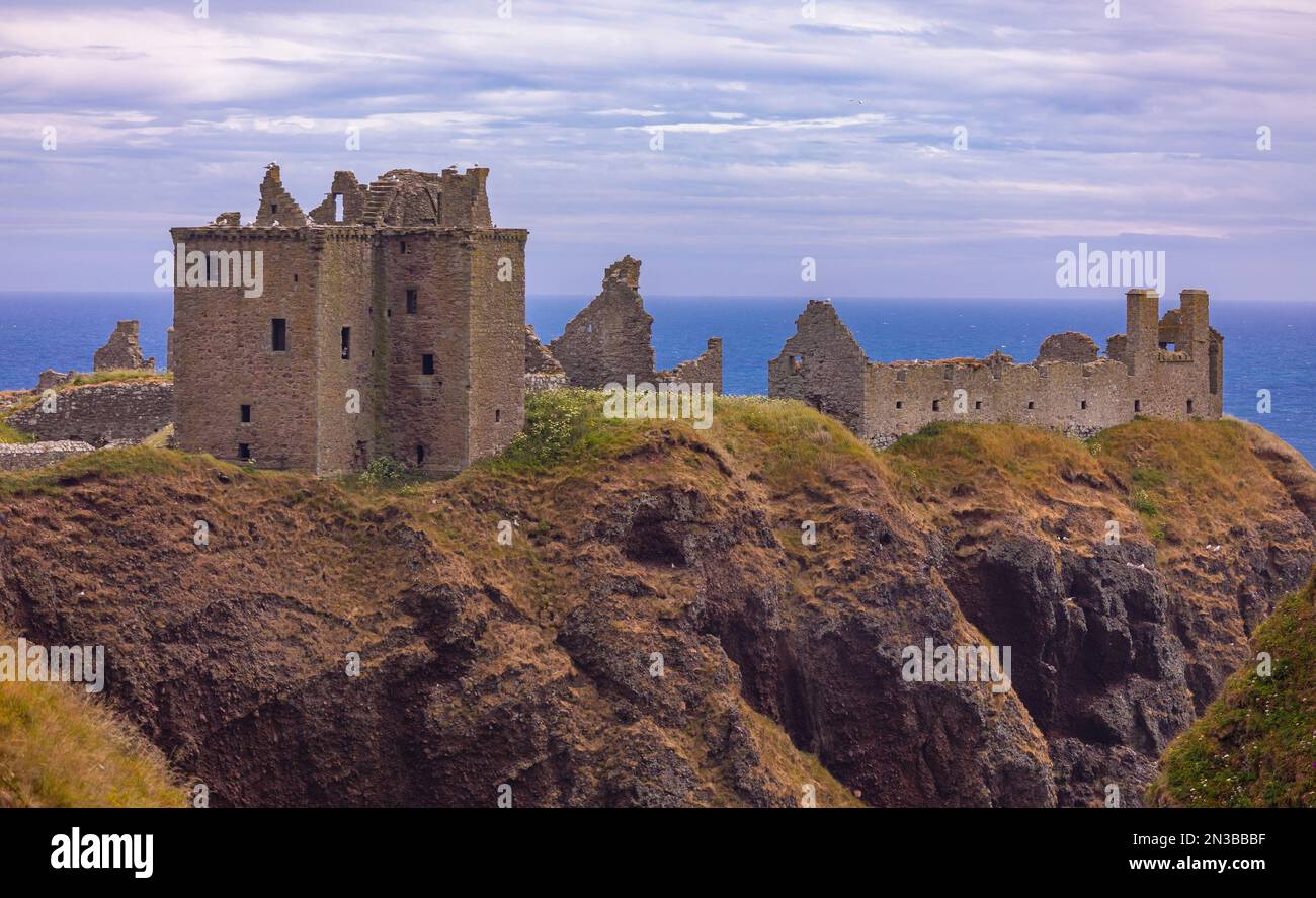 DUNNOTTAR CASTLE, SCOTLAND - Dunnottar Castle, a ruined medieval ...