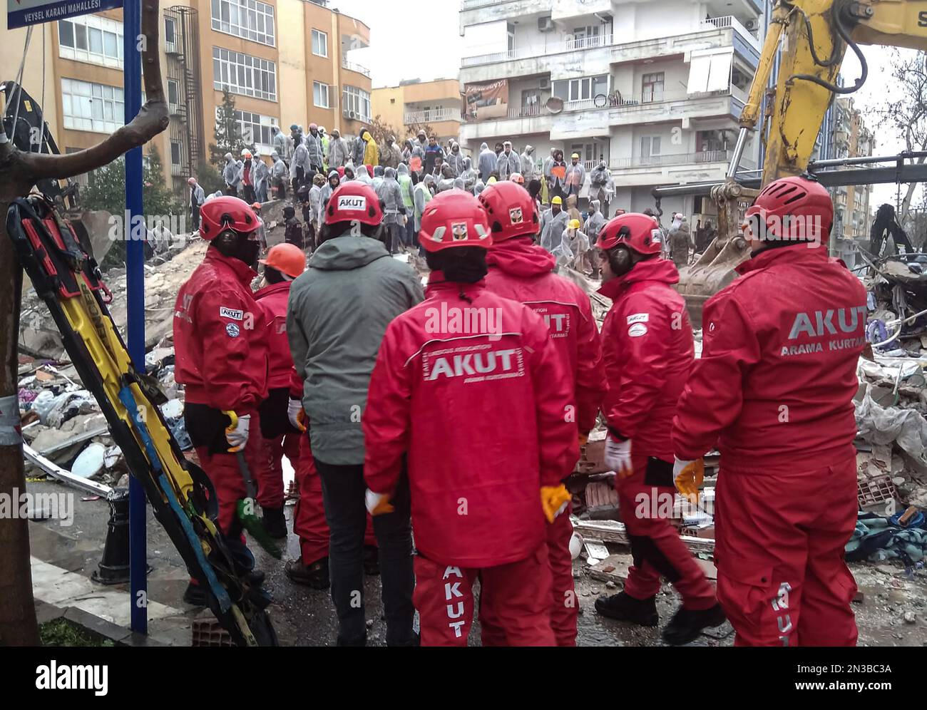 Kahramanmaras, Turkey. 07th Feb, 2023. Rescue teams search for victims ...