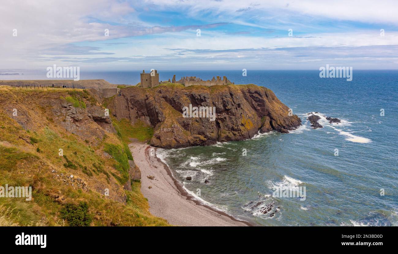 DUNNOTTAR CASTLE, SCOTLAND - Dunnottar Castle, a ruined medieval ...