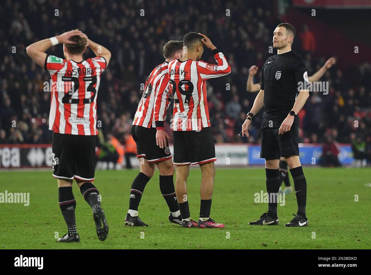 Leigh doughty referee hi-res stock photography and images - Alamy