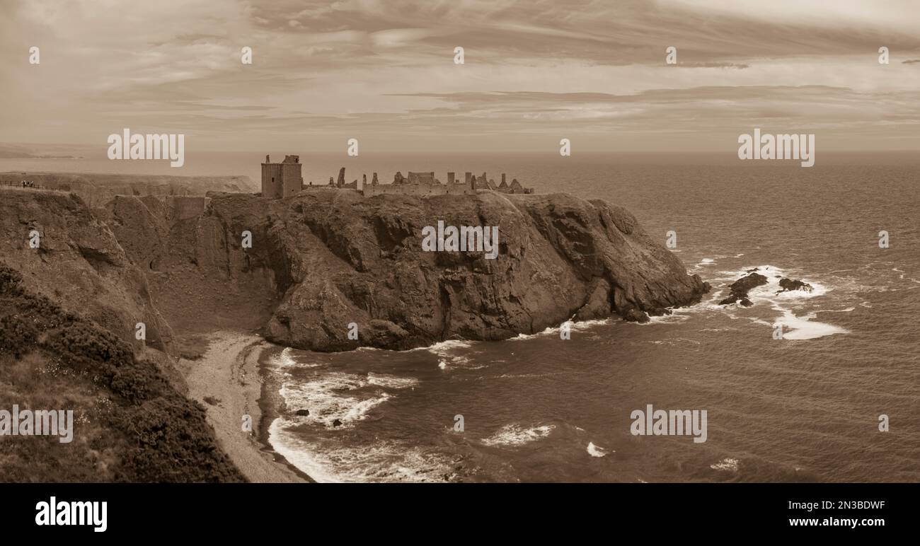 Dunnottar castle sepia hi-res stock photography and images - Alamy