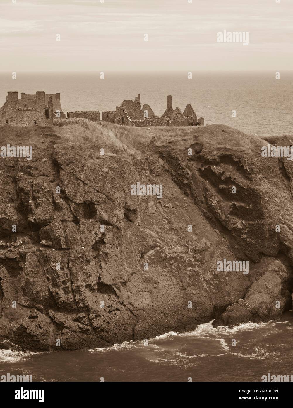 Dunnottar castle sepia hi-res stock photography and images - Alamy