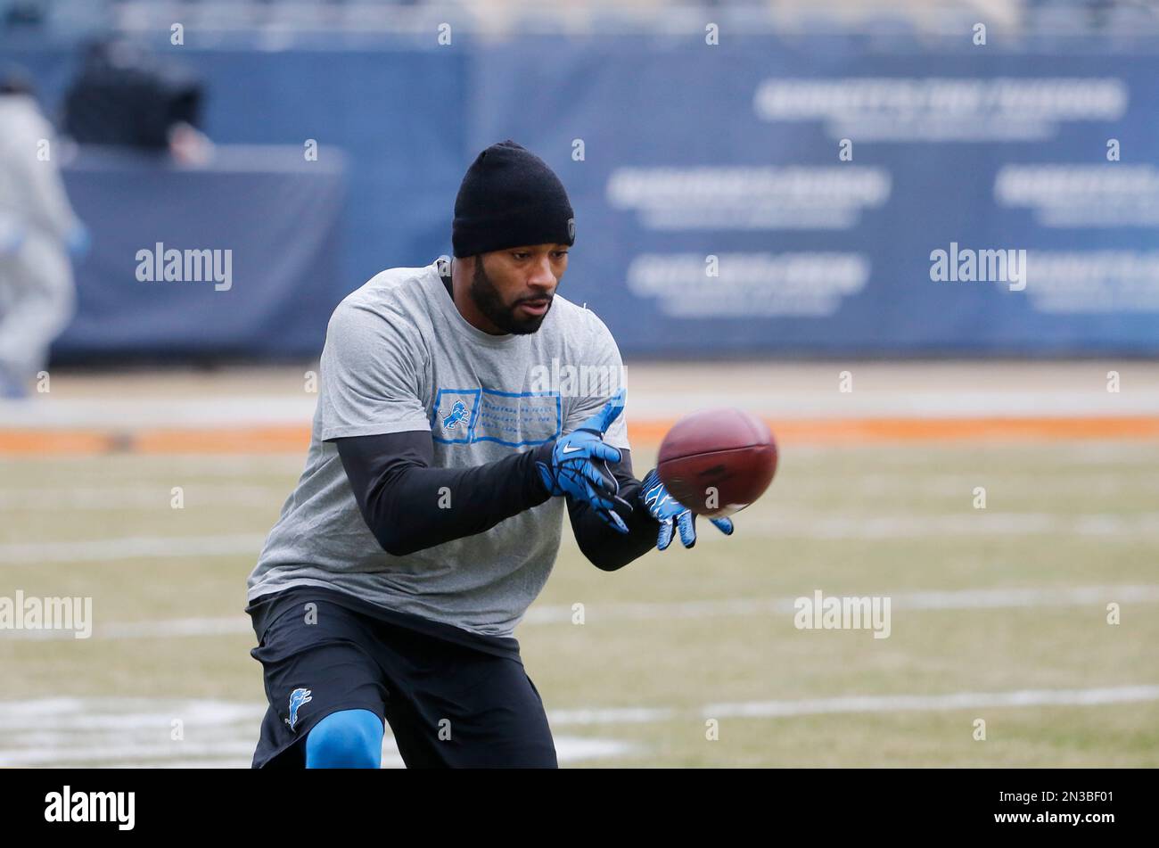 Detroit Lions wide receiver Calvin Johnson (81) warms up before an NFL ...