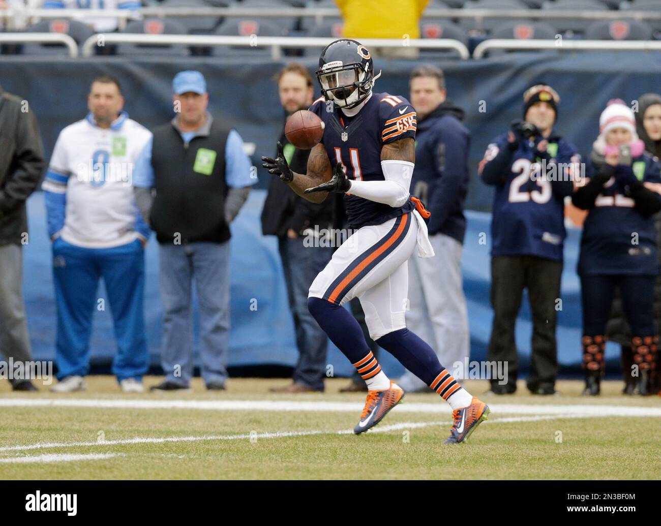 Chicago Bears wide receiver Josh Bellamy (11) warms up before an NFL ...