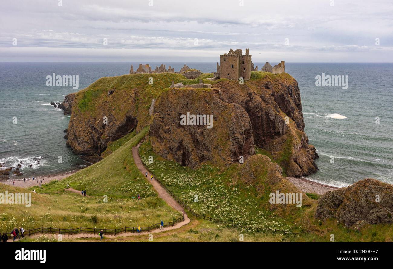 DUNNOTTAR CASTLE, SCOTLAND - Dunnottar Castle, a ruined medieval ...