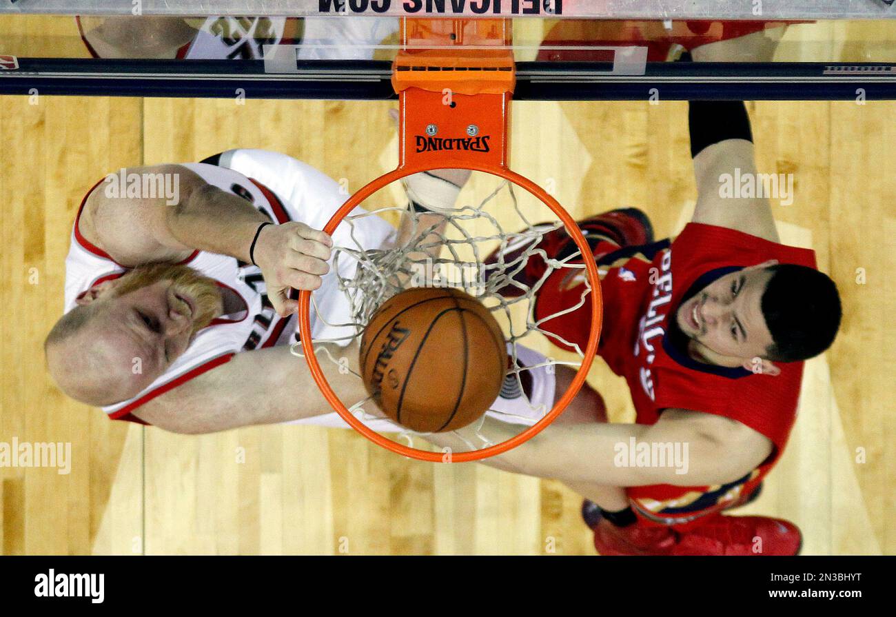 Portland Trail Blazers center Chris Kaman (35) dunks over New Orleans ...