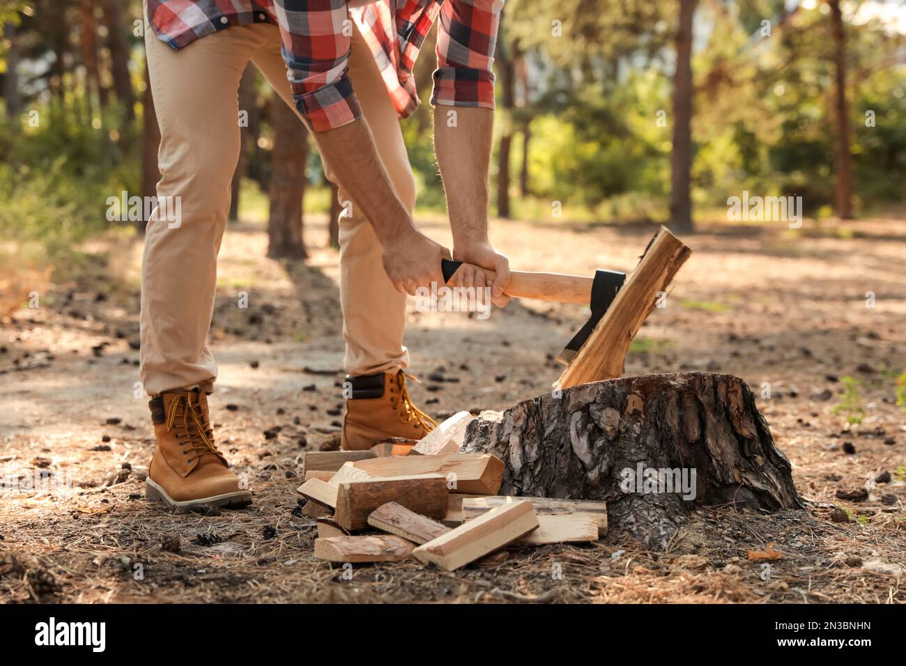Chopping firewood hi-res stock photography and images - Alamy