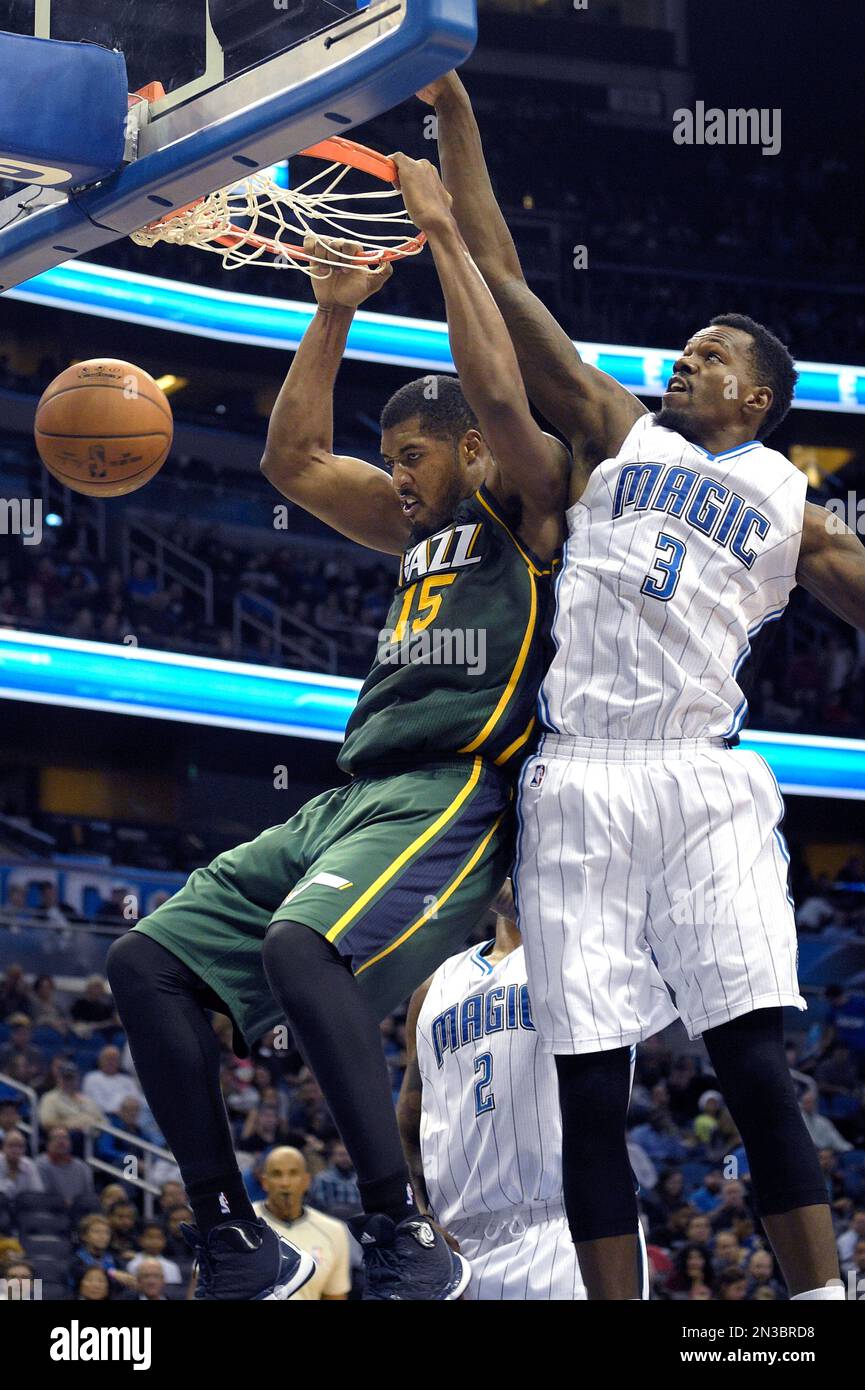 Utah Jazz forward Derrick Favors (15) dunks the ball in front of ...