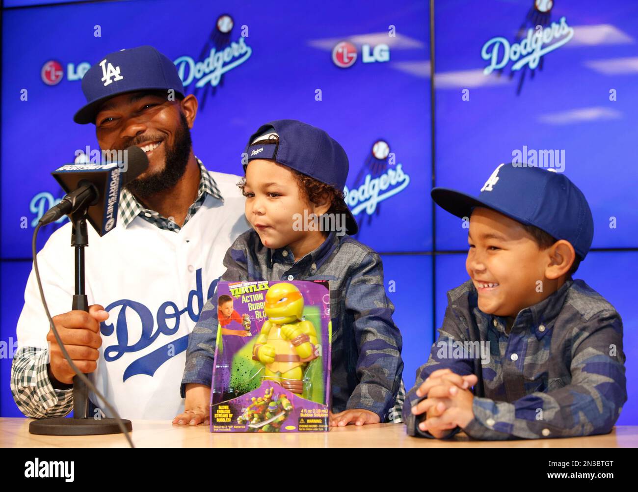 Los Angeles Dodgers newly acquired infielder, Howie Kendrick introduces ...