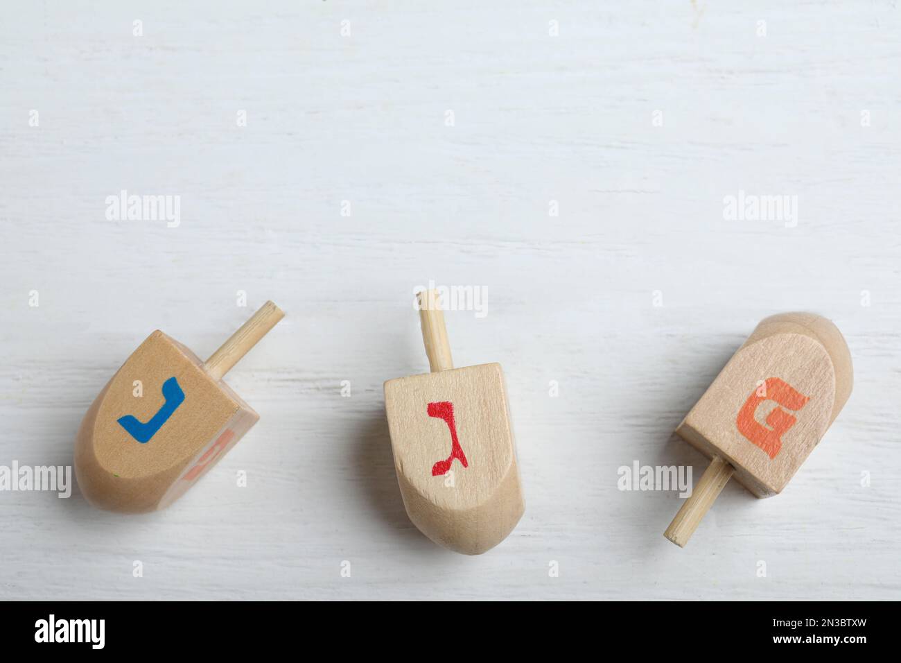 Gimel hebrew letters hi-res stock photography and images - Alamy