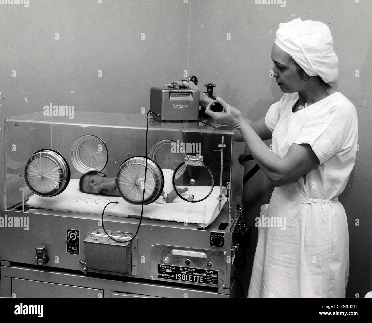 Beckman Model D Oxygen Meter, based on Pauling's design, with infant ...