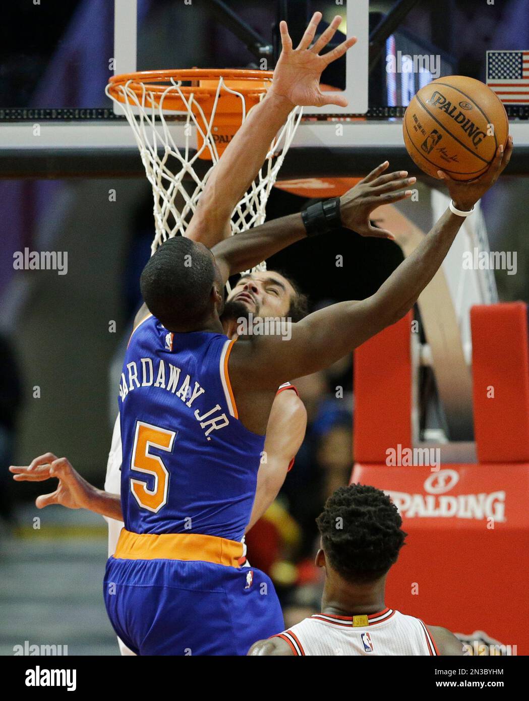 New York Knicks guard Tim Hardaway Jr. (5) shoots against Chicago Bulls ...