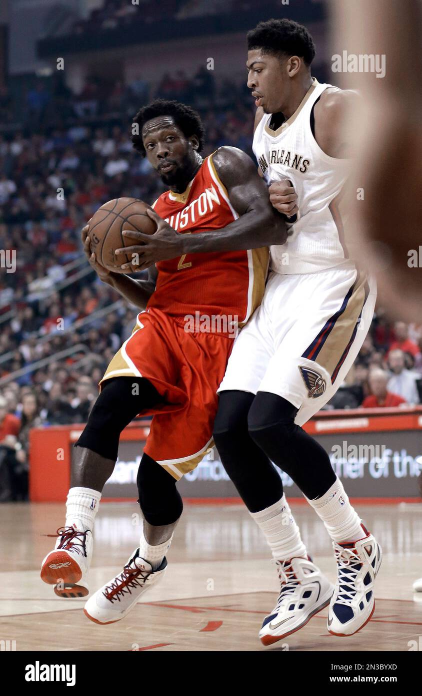 Houston Rockets' Patrick Beverley (2) pushes against New Orleans ...