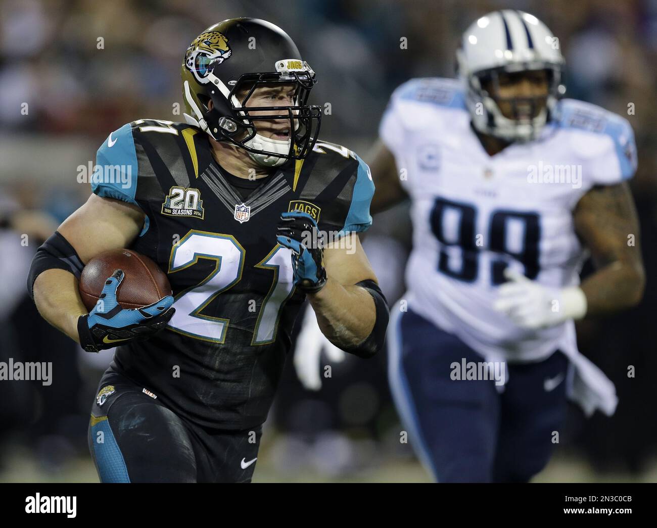 Jacksonville Jaguars running back Toby Gerhart (21) outruns Tennessee ...