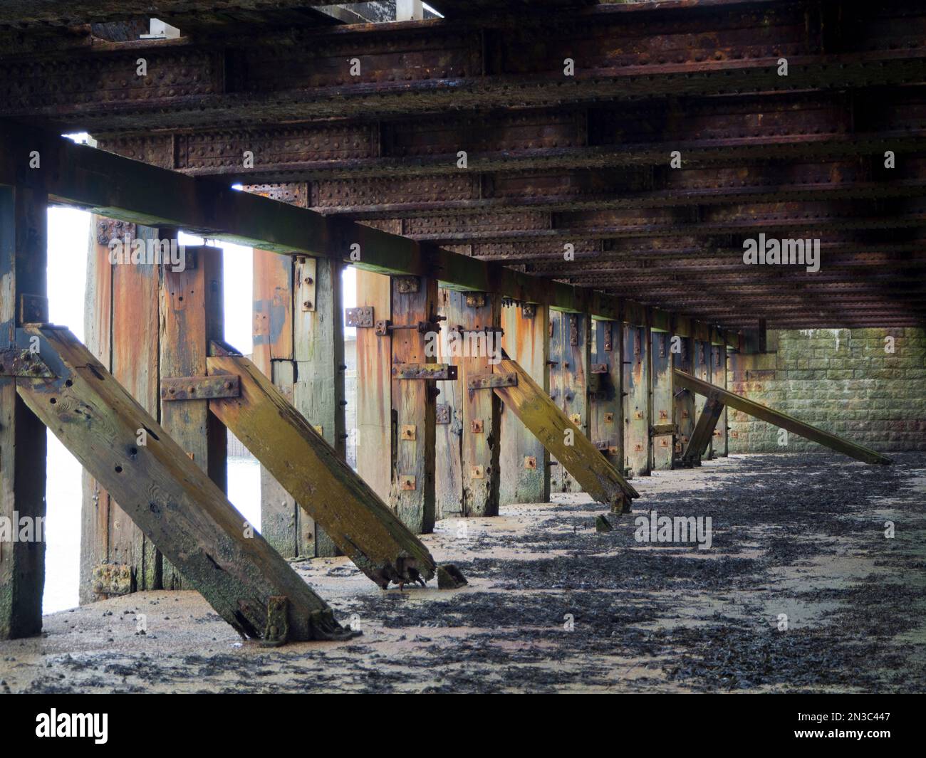 Metal and wooden structure hi-res stock photography and images - Alamy