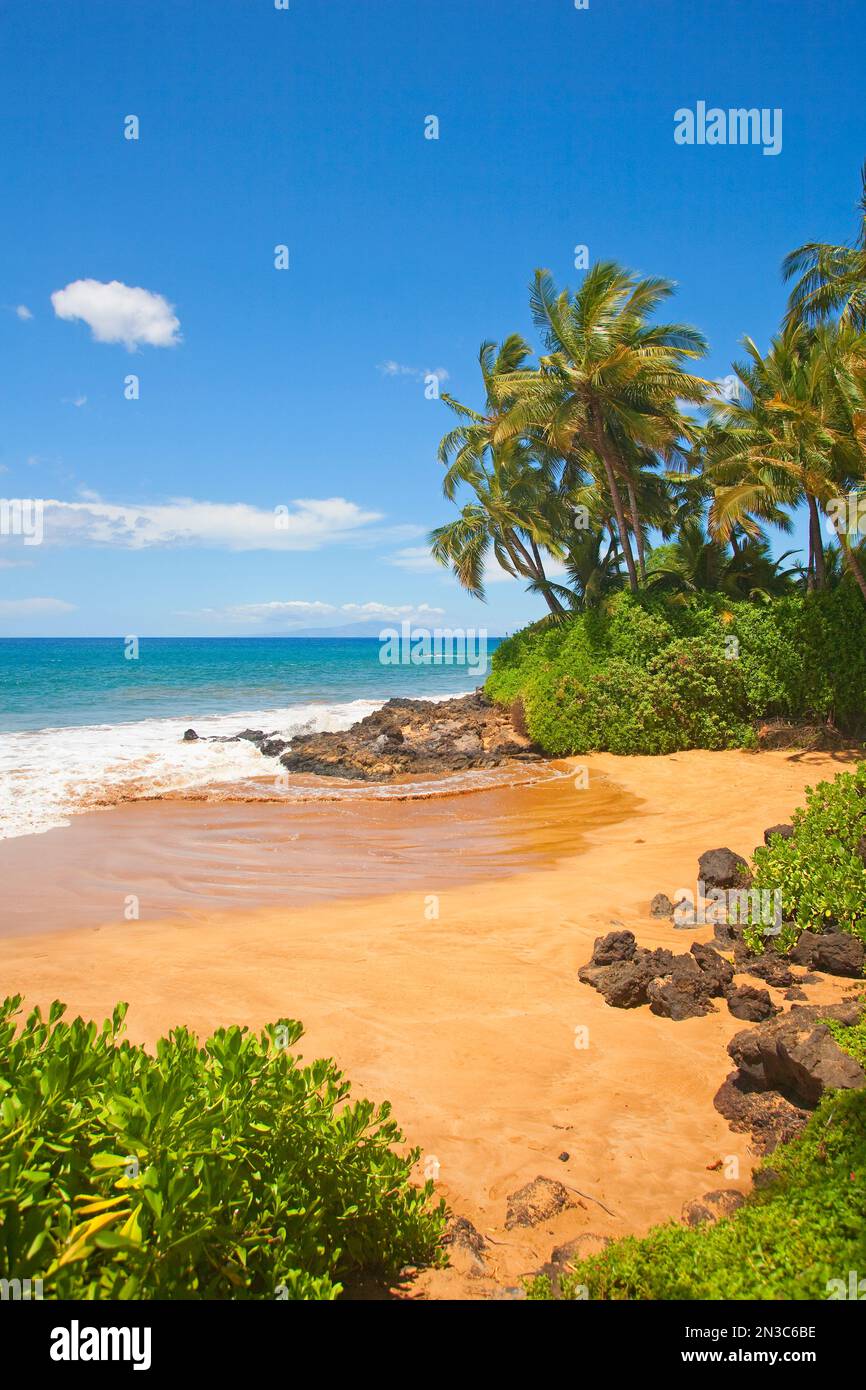 Small, sandy Chang's Beach near Po'olenalena Beach with oceanfront ...