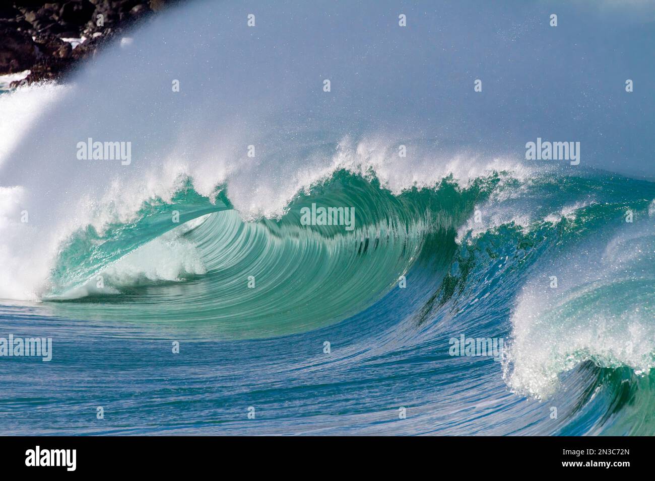 Close up wave breaking oahu hawaii hi-res stock photography and images ...