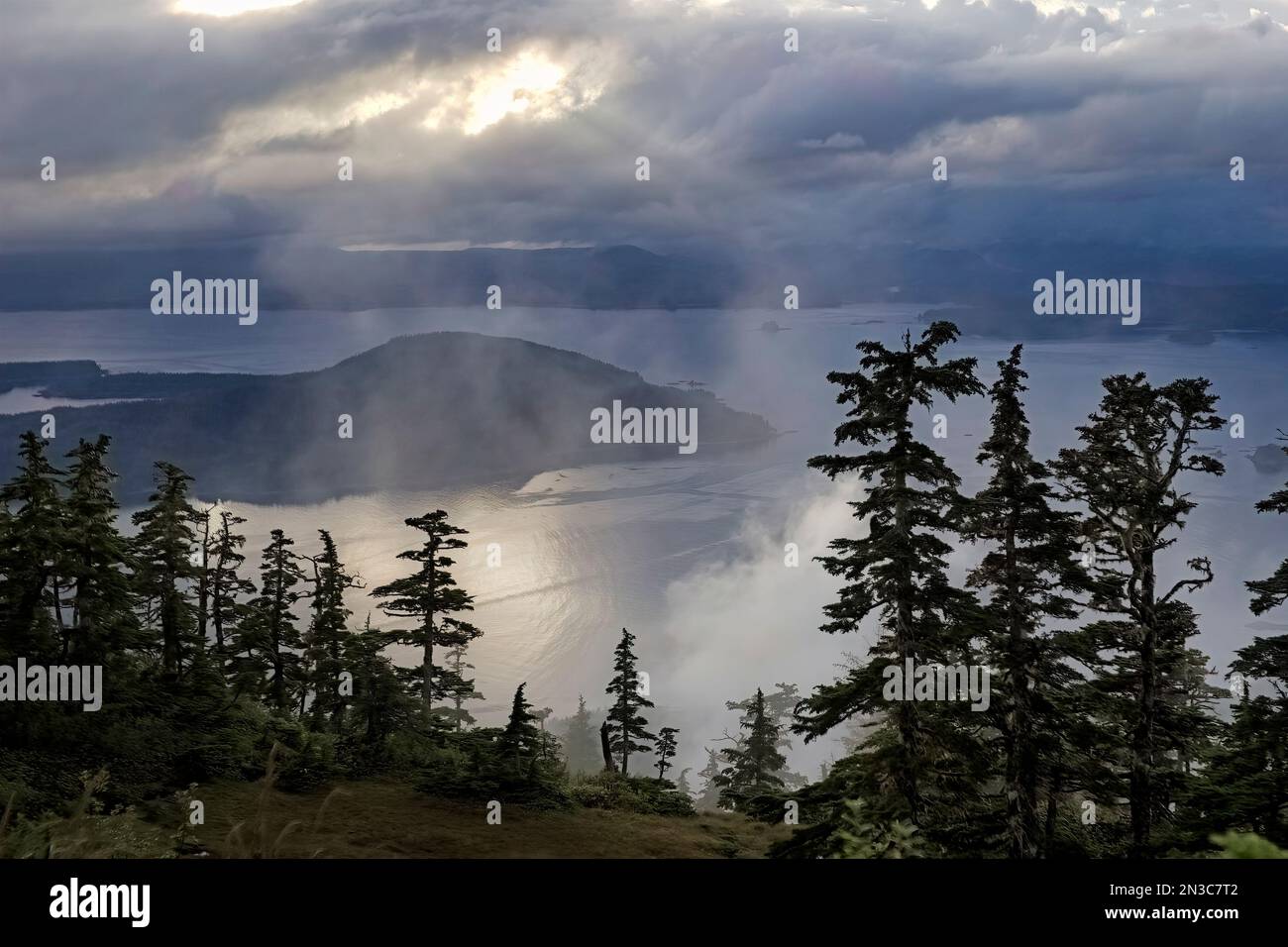 Rays of sunlight pierce hi-res stock photography and images - Alamy