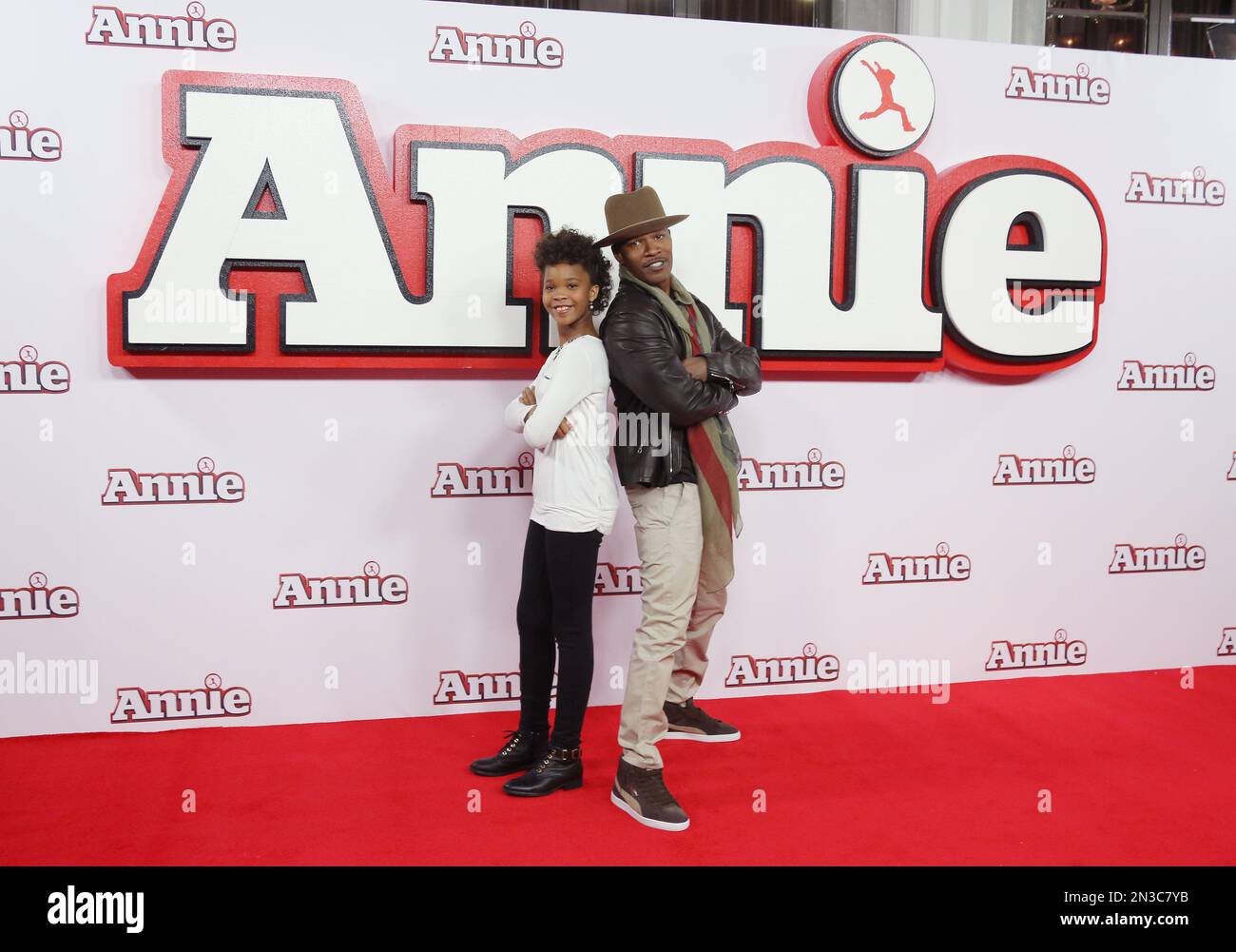Actors Quvenzhané Wallis, left, and Jamie Foxx pose for photographs ...