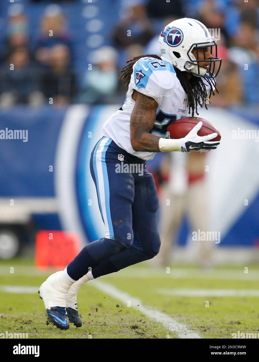 Tennessee Titans running back Dexter McCluster (22) returns a punt ...