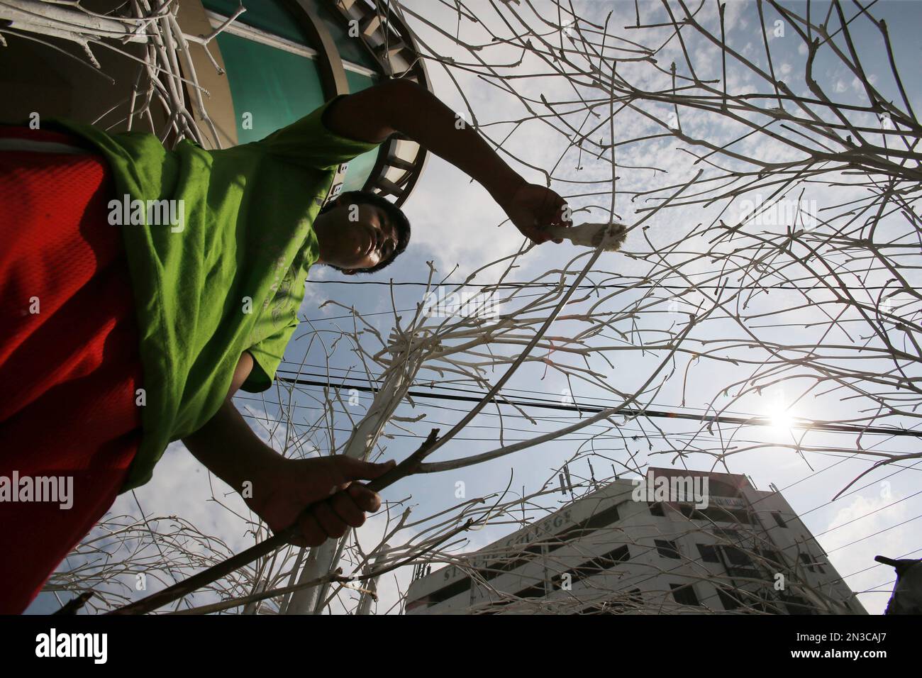 Filipino Leonard Galacio paints Christmas decorations which sells from ...