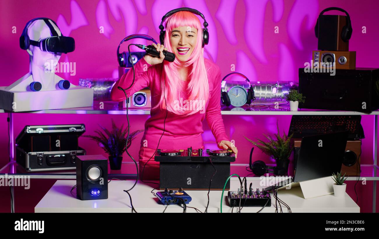 Dj performer creating techno hi-res stock photography and images - Alamy