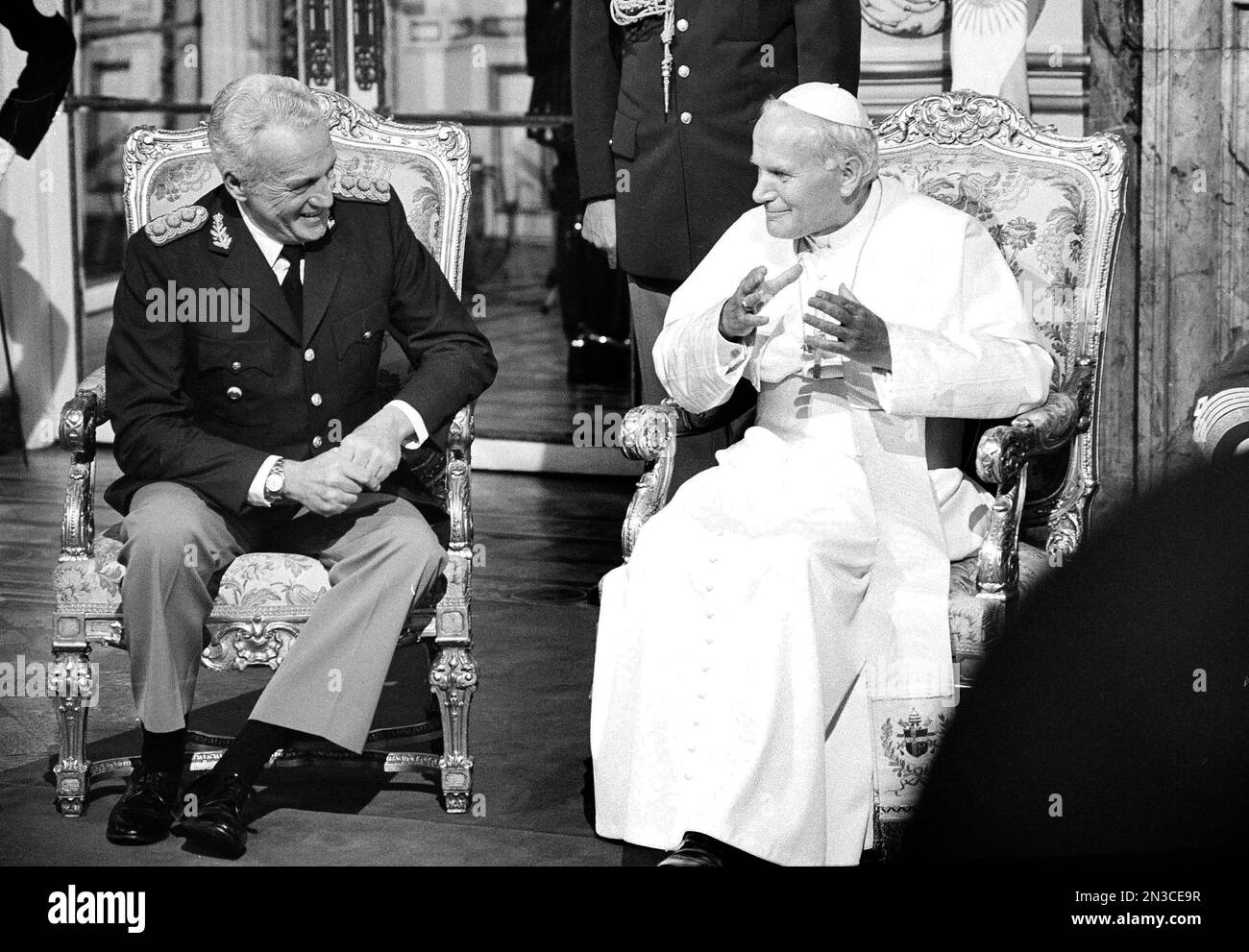 Pope John Paul II speaks with Argentina's president, Gen. Leopoldo ...