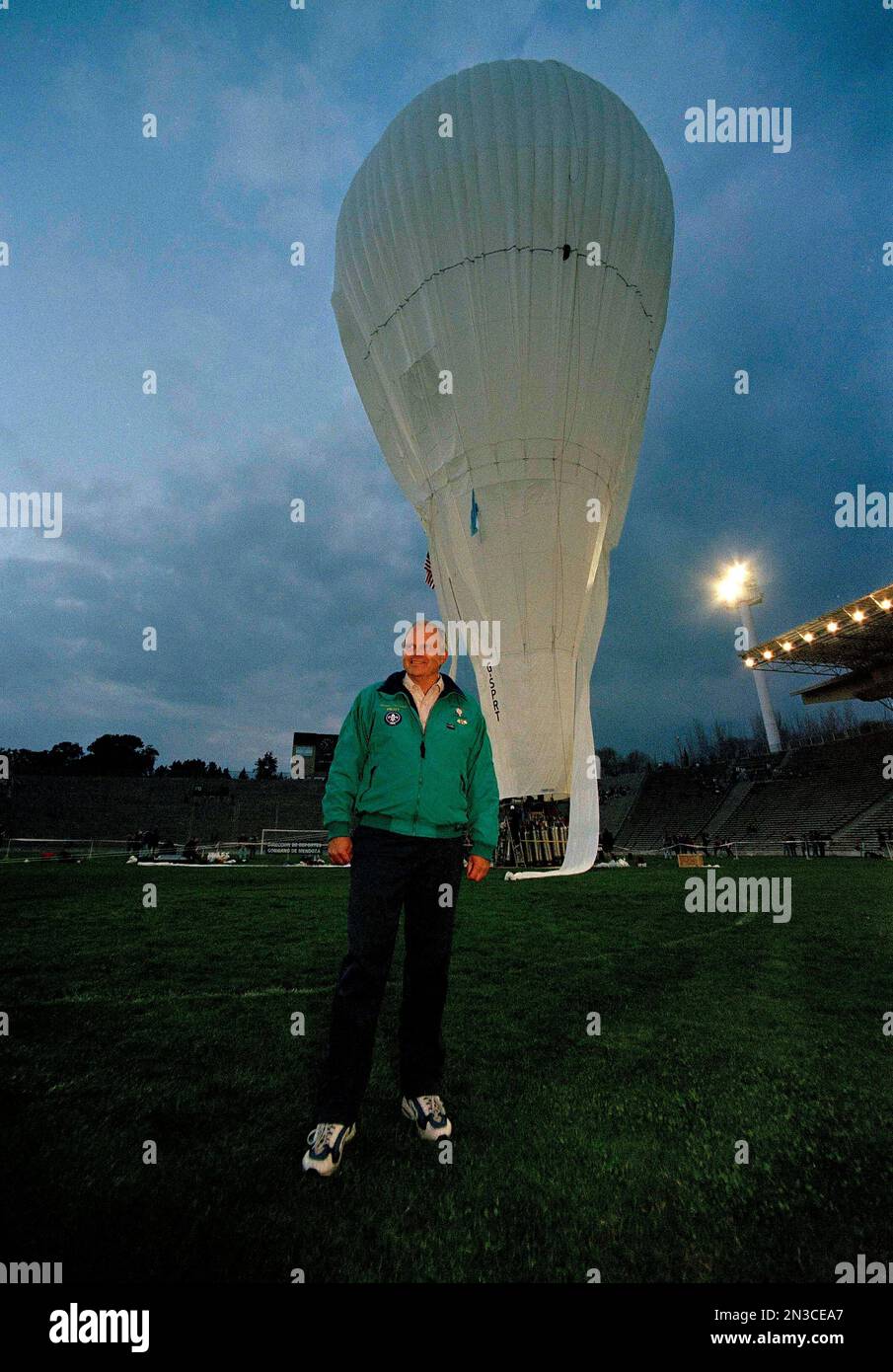 American balloonist Steve Fossett poses in front of his craft, the Solo Spirit, at the Malvinas ...