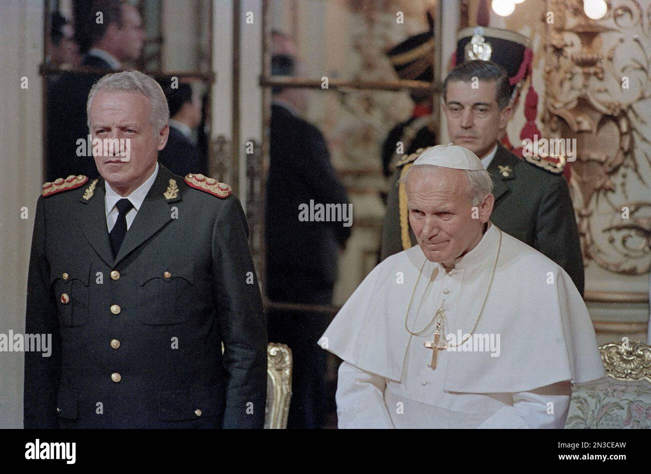 Pope John Paul II appears with Argentina's president, Gen. Leopoldo ...