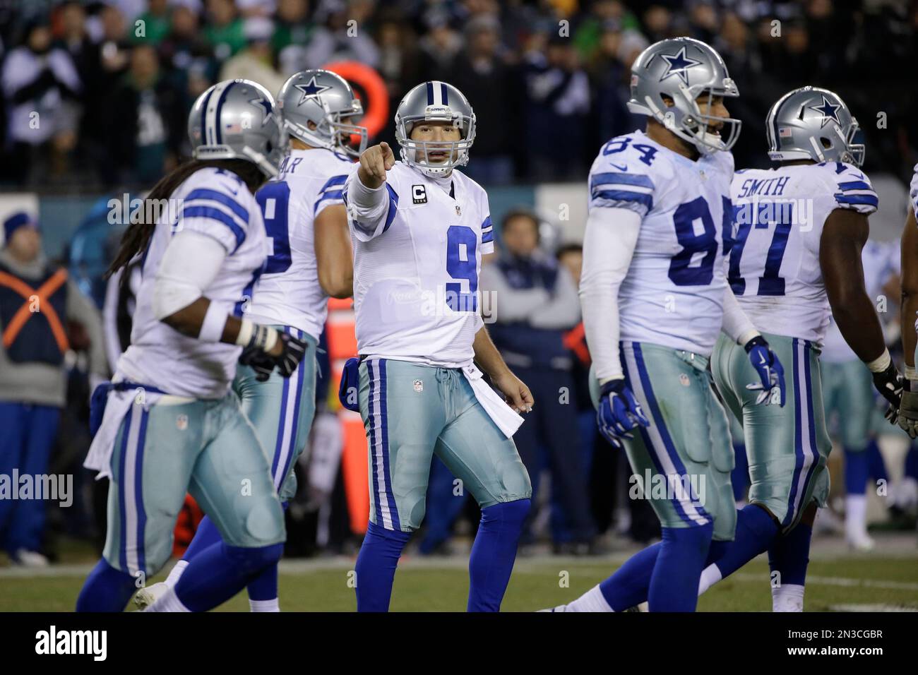 Dallas Cowboys' Tony Romo reacts during the second half of an NFL ...