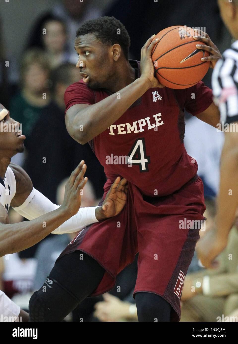 Temple guard Daniel Dingle (4) in action during an NCAA college ...