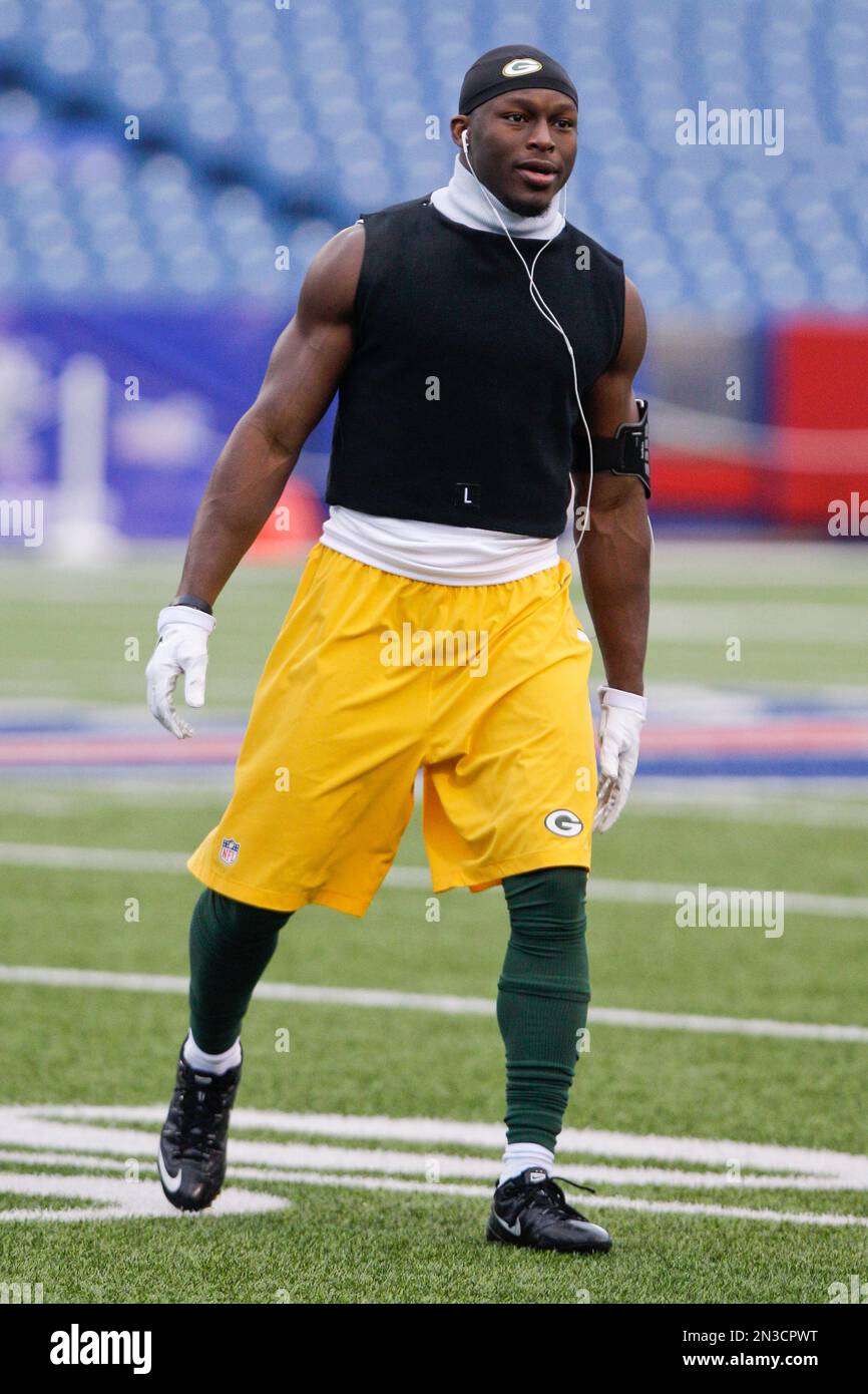 Green Bay Packers safety Chris Banjo warms up before an NFL football ...