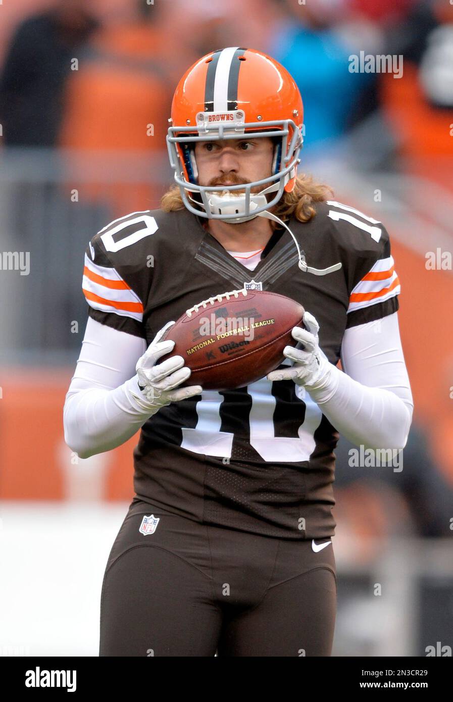 Cleveland Browns kicker Garrett Hartley warms up before an NFL football ...