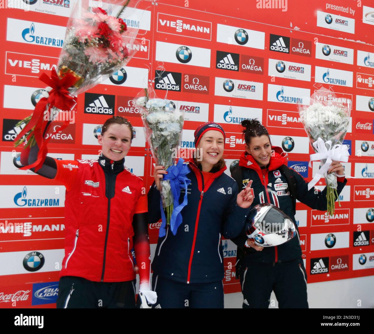 Great Britain's Elizabeth Yarnold, center, celebrates her win in the ...