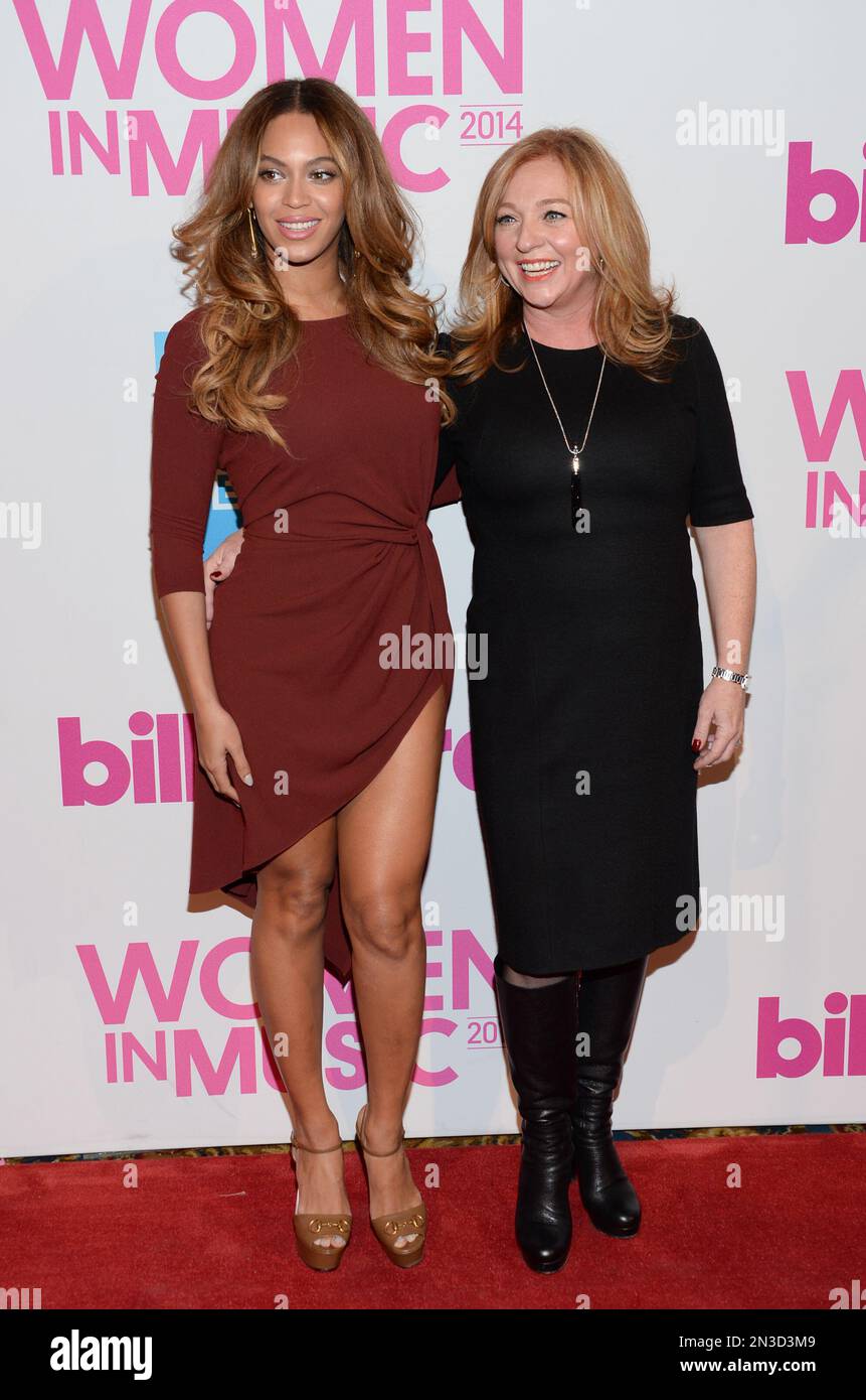 Singer Beyonce Knowles, left, poses with Lee Anne Callahan-Longo ...