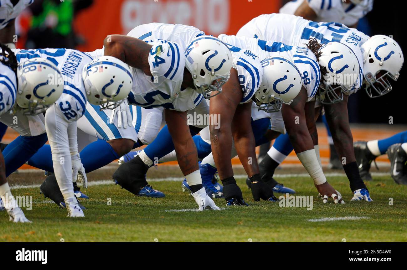 The Indianapolis Colts line up during an extra point attempt by the ...