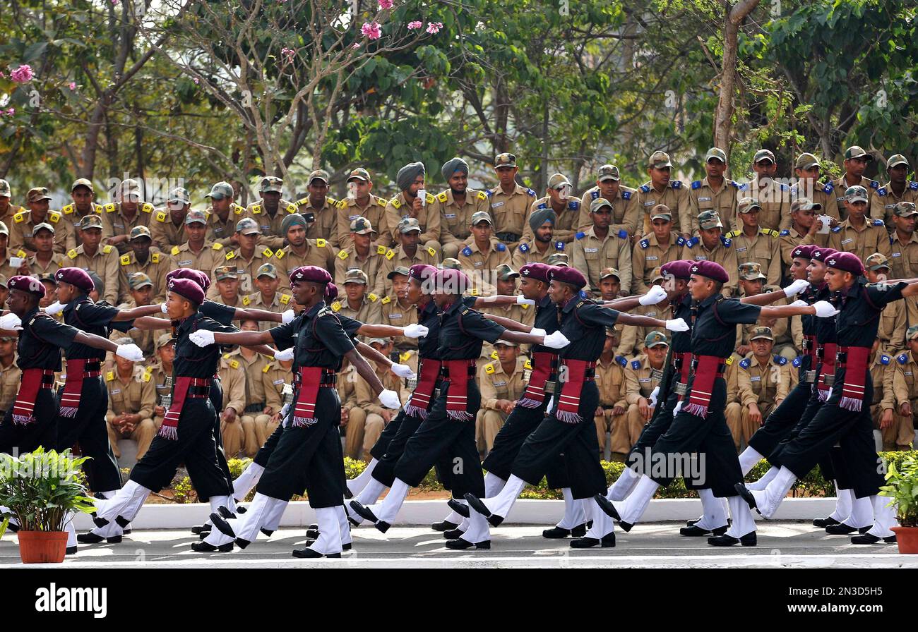 Trainee recruits watch newly graduated Indian army paratroopers march ...
