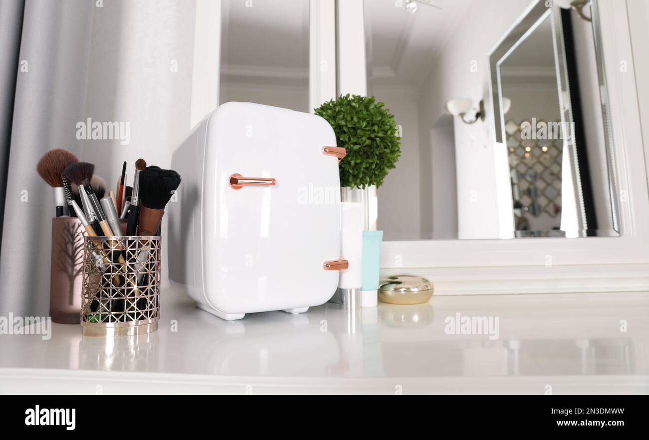 Mini fridge makeup hi-res stock photography and images - Alamy