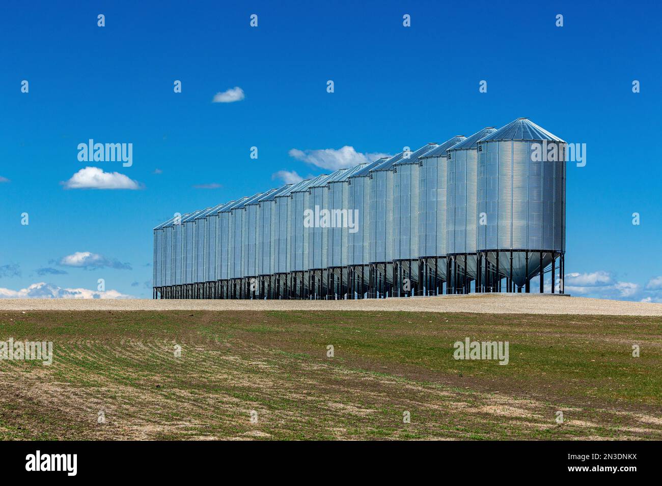 Metal bins hi-res stock photography and images - Alamy
