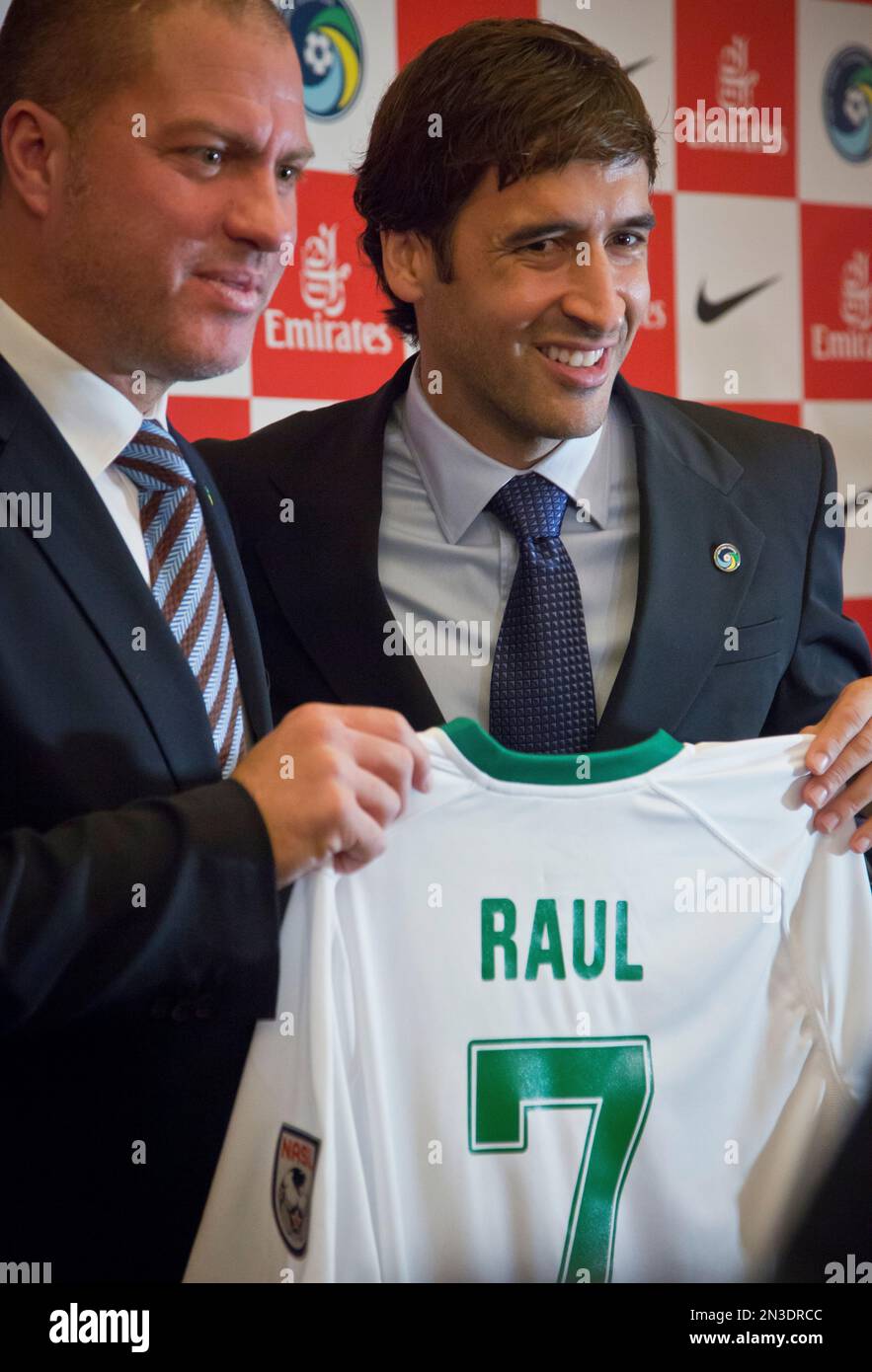 New York Cosmos soccer coach Giovanni Savanese, left, poses with former ...